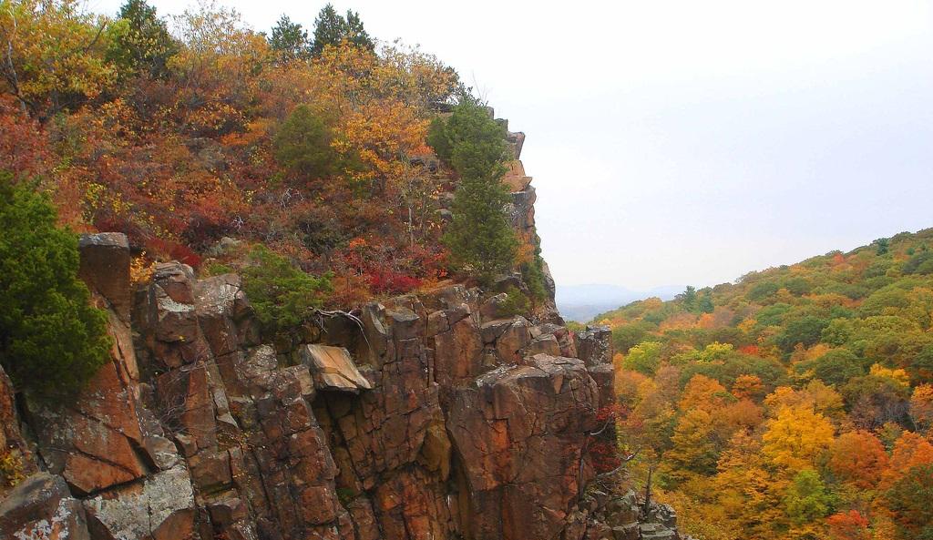 Hiking Sleeping Giant State Park Bold: Scenic Journey